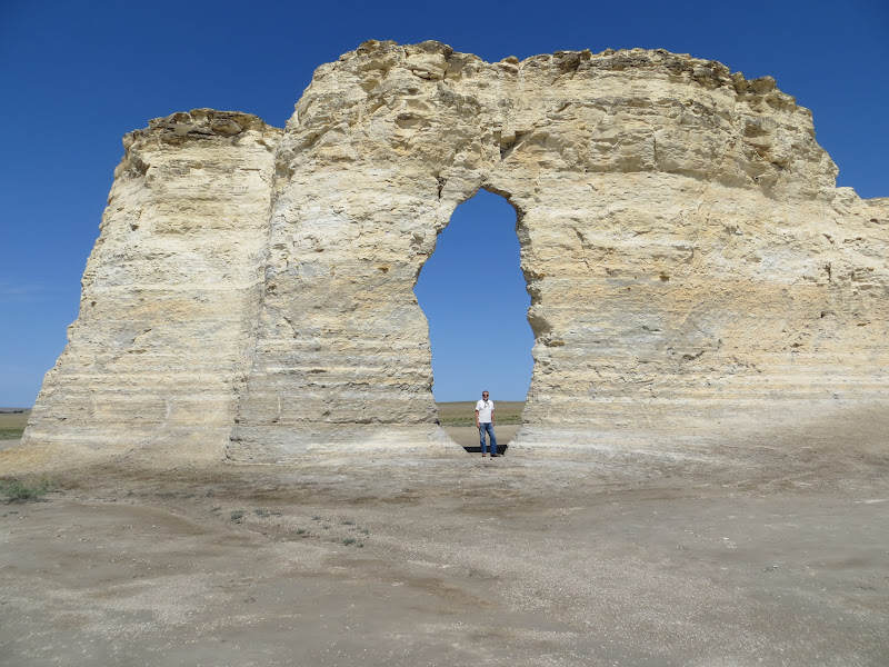 Marpeg: FORT HAYS AND MONUMENT ROCKS, NW KANSAS
