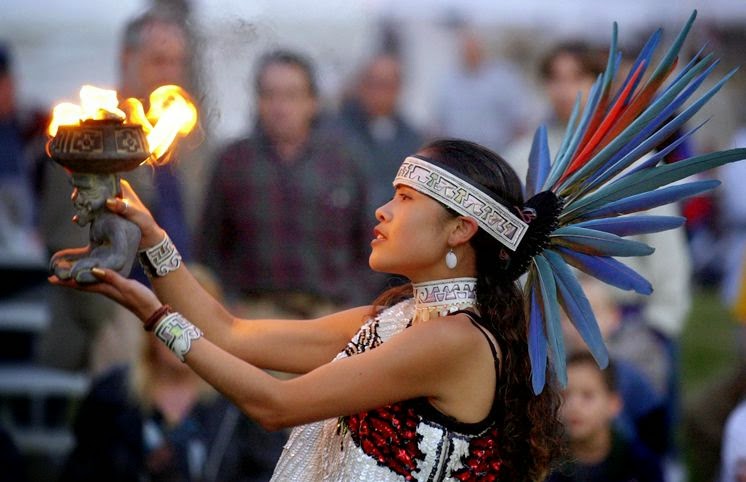 Living The Native Life: Aztec Dancers Performs The Dance Of Fire (Danza ...