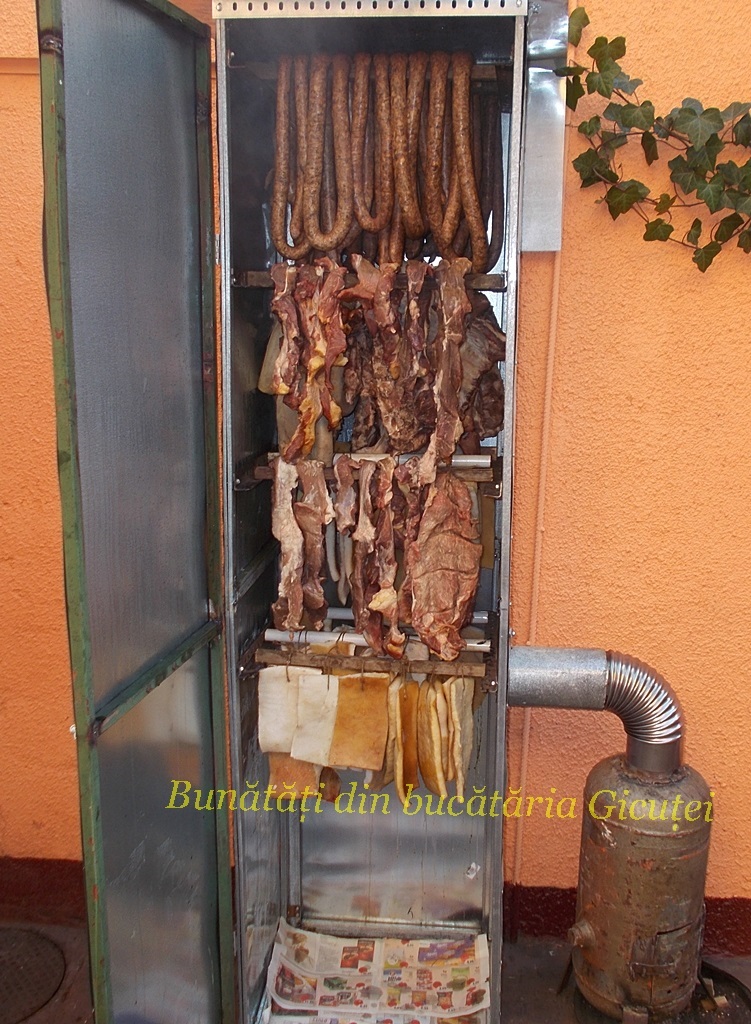 Carne, costite si carnati afumati, la garnita - Bunătăți din bucătăria ...