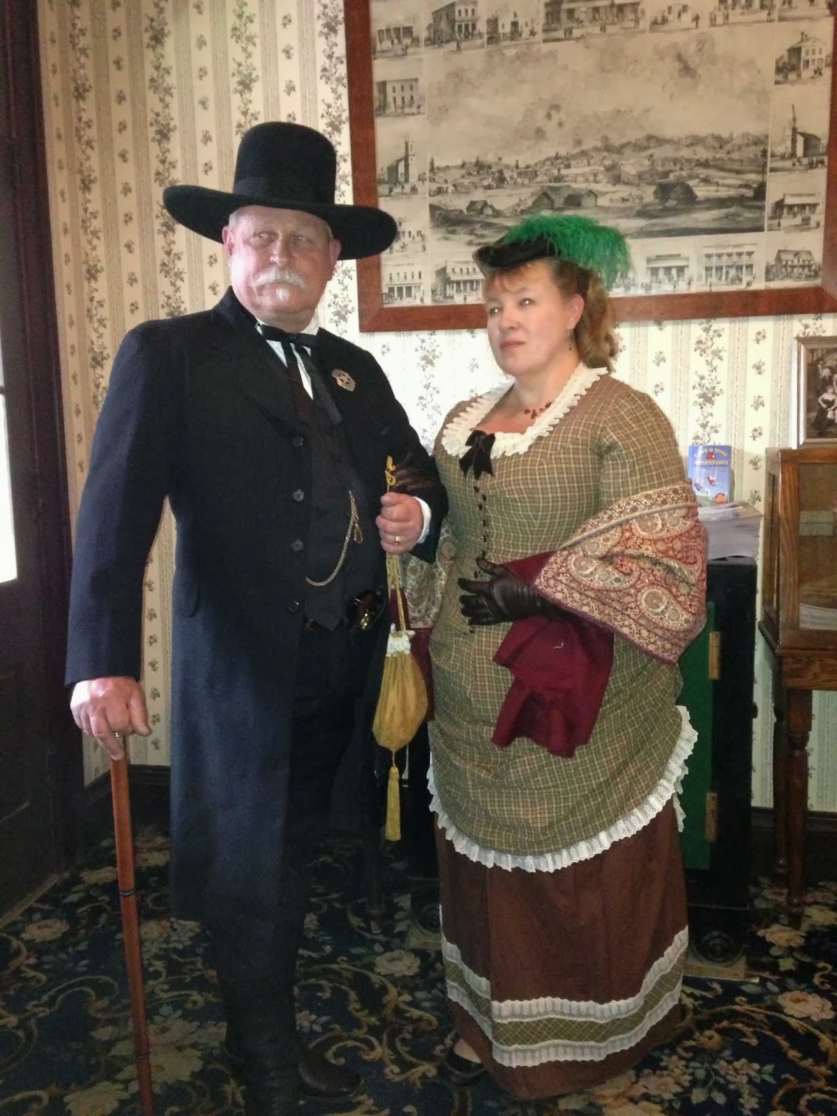 gold country girls: Costumes In Columbia