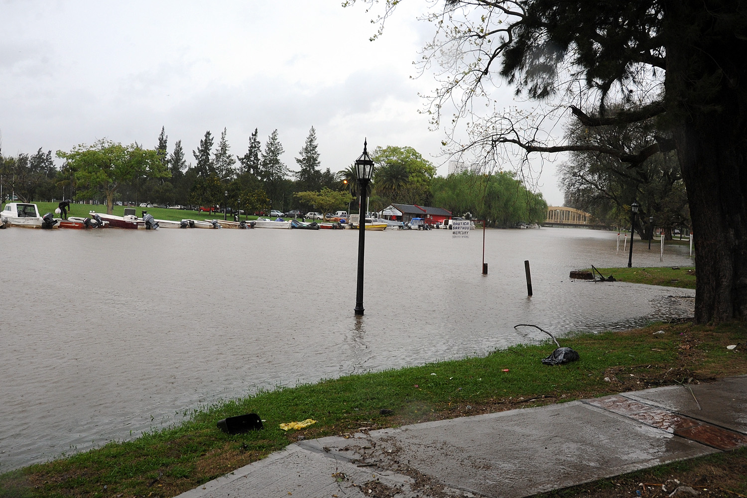Massa recorre las zonas de Tigre afectadas por la sudestada - MUNDO NORTE