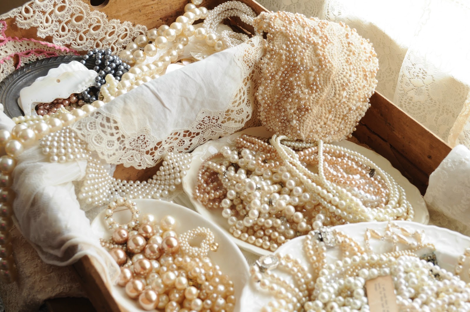 Faith, Grace, and Crafts: Pearls and Lace Thursday #121 Tray of Pearls!