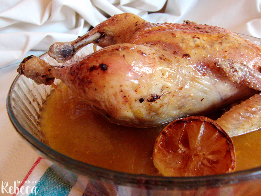 La cocina de Rebeca: Pollo asado aromatizado bajo la piel