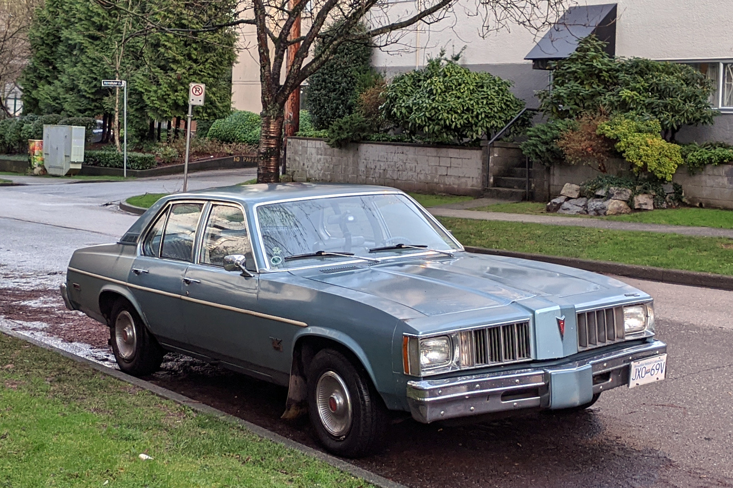 Old Parked Cars Vancouver: 1978 Pontiac Phoenix sedan