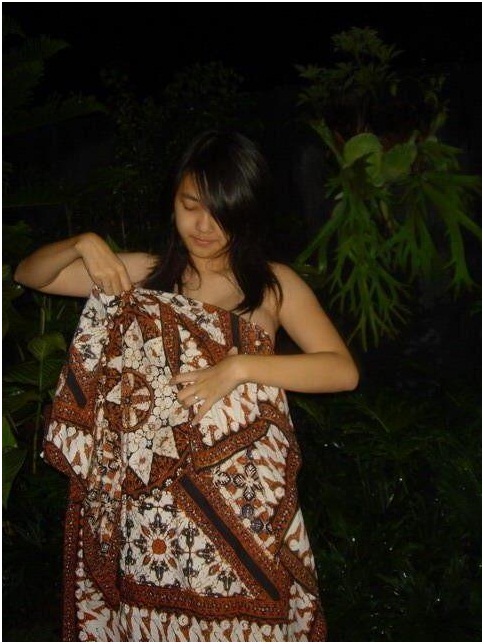 Share Foto Bugil | Chika Bandung Pakai Batik | GP-Bola