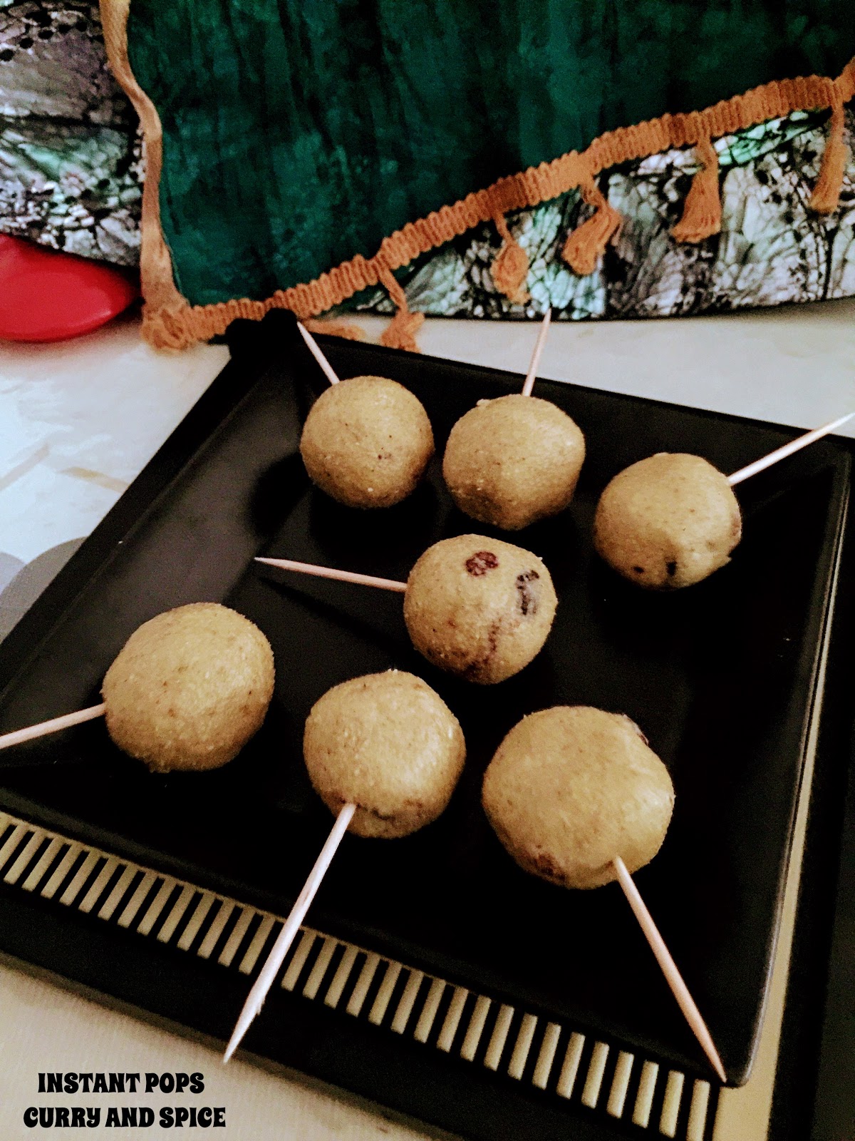 CURRY AND SPICE: INSTANT POPS