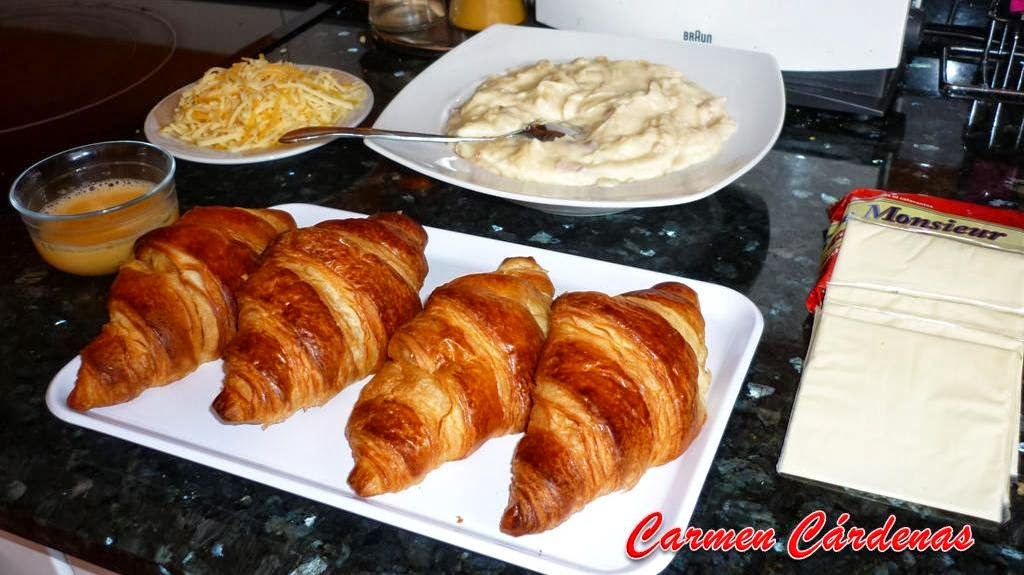 Las Recetas de Carmen: Croissant relleno de bechamel y jamón serrano.