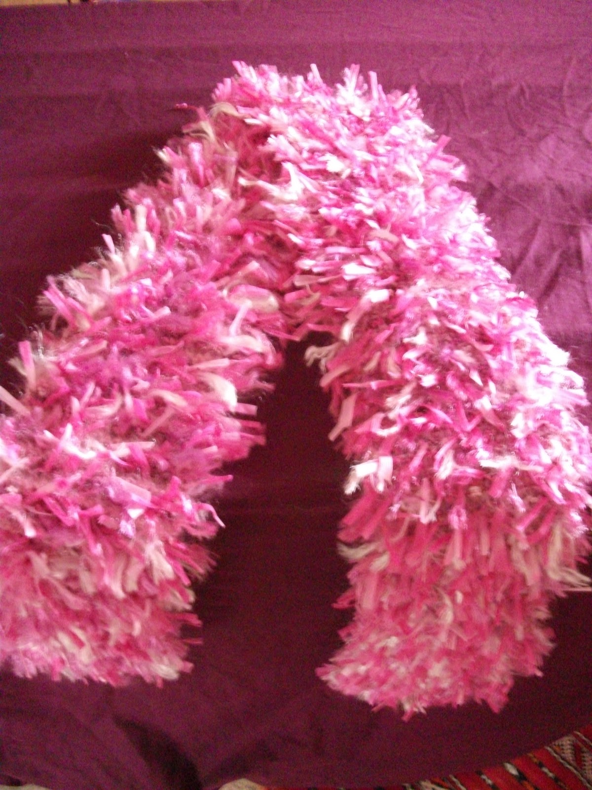 threadsnshreds: Pink fluffy scarf...