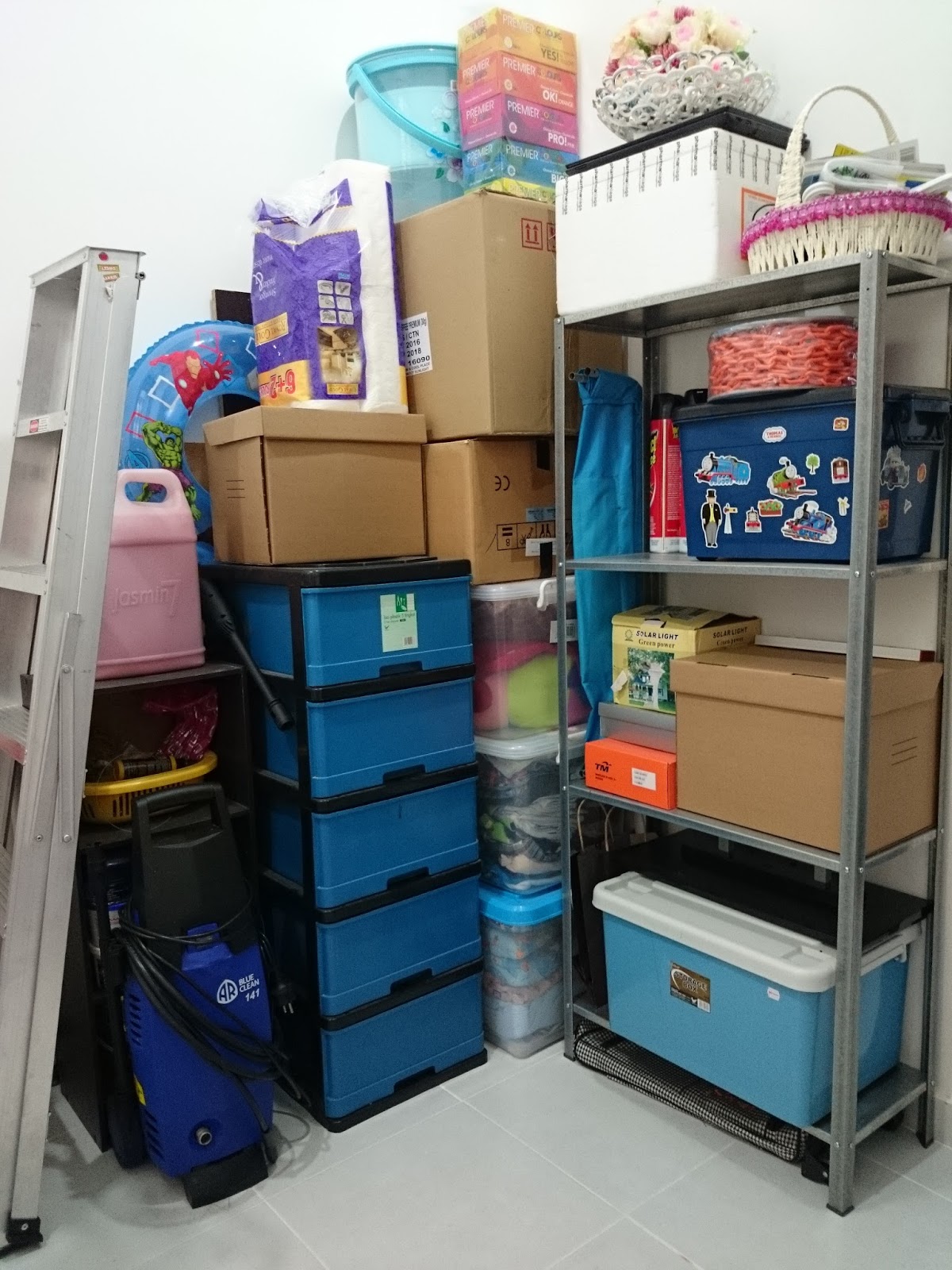 putihsalju123.blogspot.com: Kemas rumah - bilik stor@soho@jemur kain