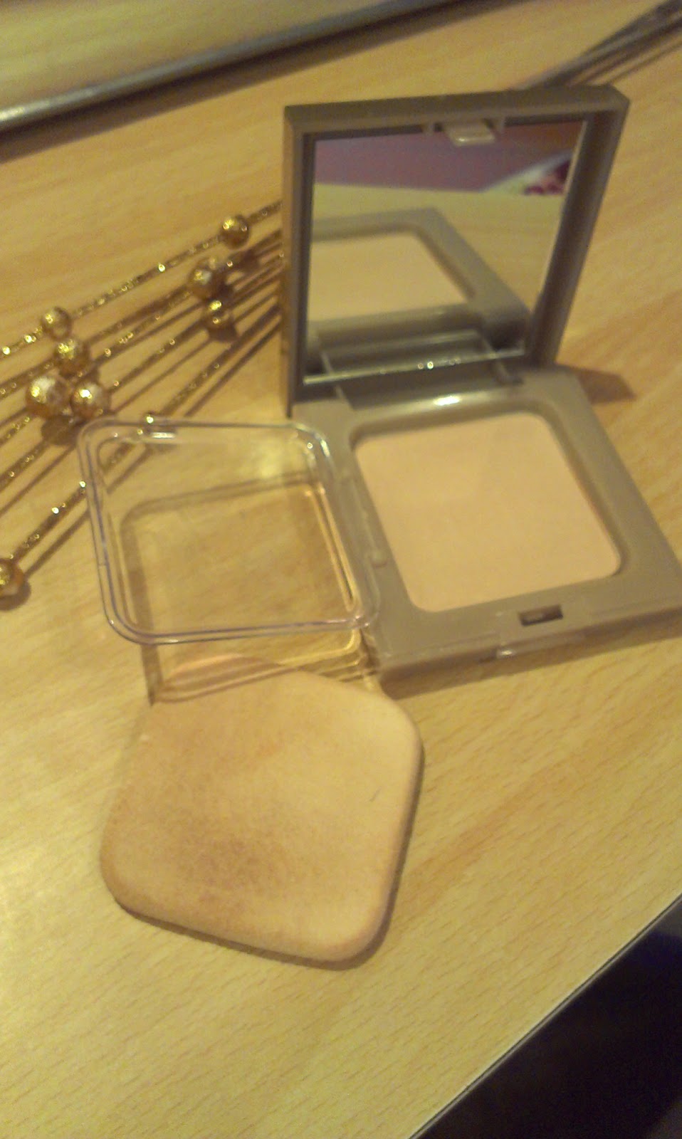 cosmochicks: LOTUS Herbals- PURE RADIANCE- Natural Compact powder SPF ...