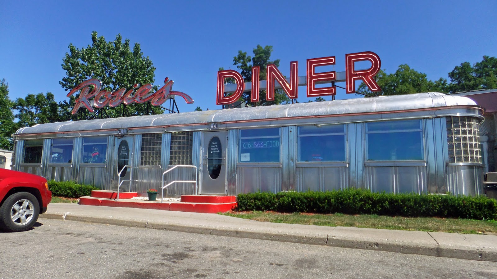 EatingOurWayThroughGrandRapids: Rosie’s Diner - RIP, for now