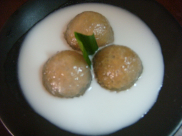 Sago Balls with Coconut Cream - Vera's Kitchen