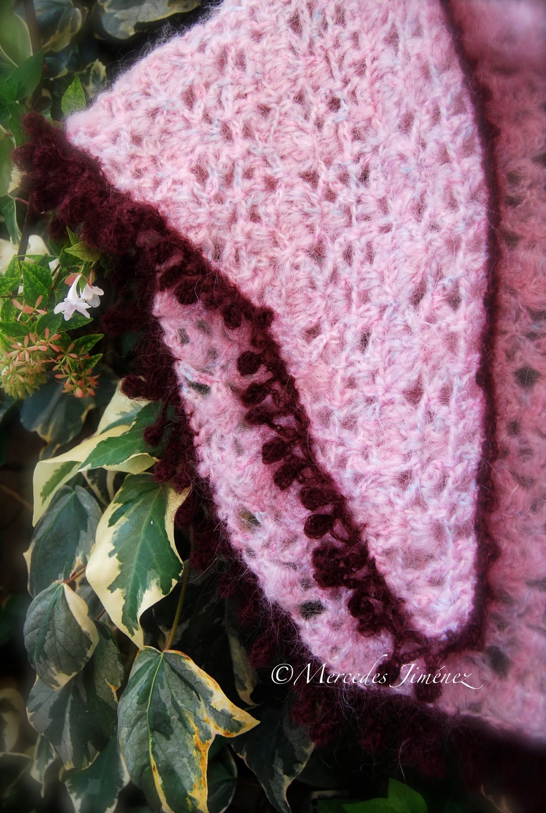 Las labores de Mercedes: Chal rosa acabado con algo más