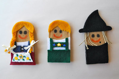 A Song of Sixpence: Hansel and Gretel finger puppets