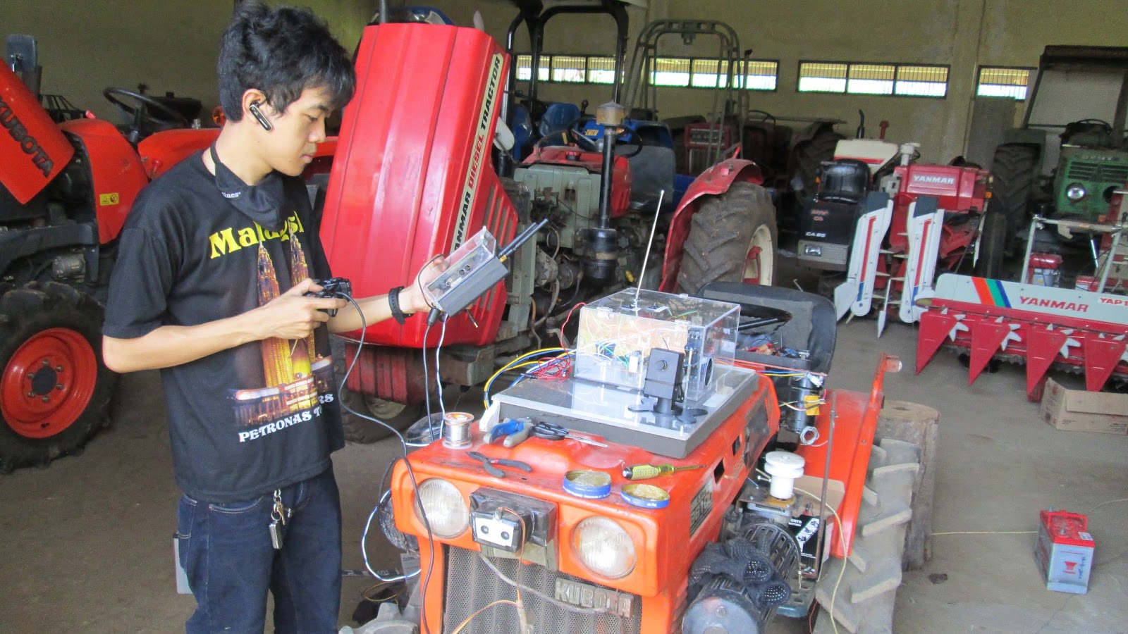 TEKNOLOGI CANGGIH DAN PENEMUAN OLEH ANAK BANGSA: Traktor Siluman ...