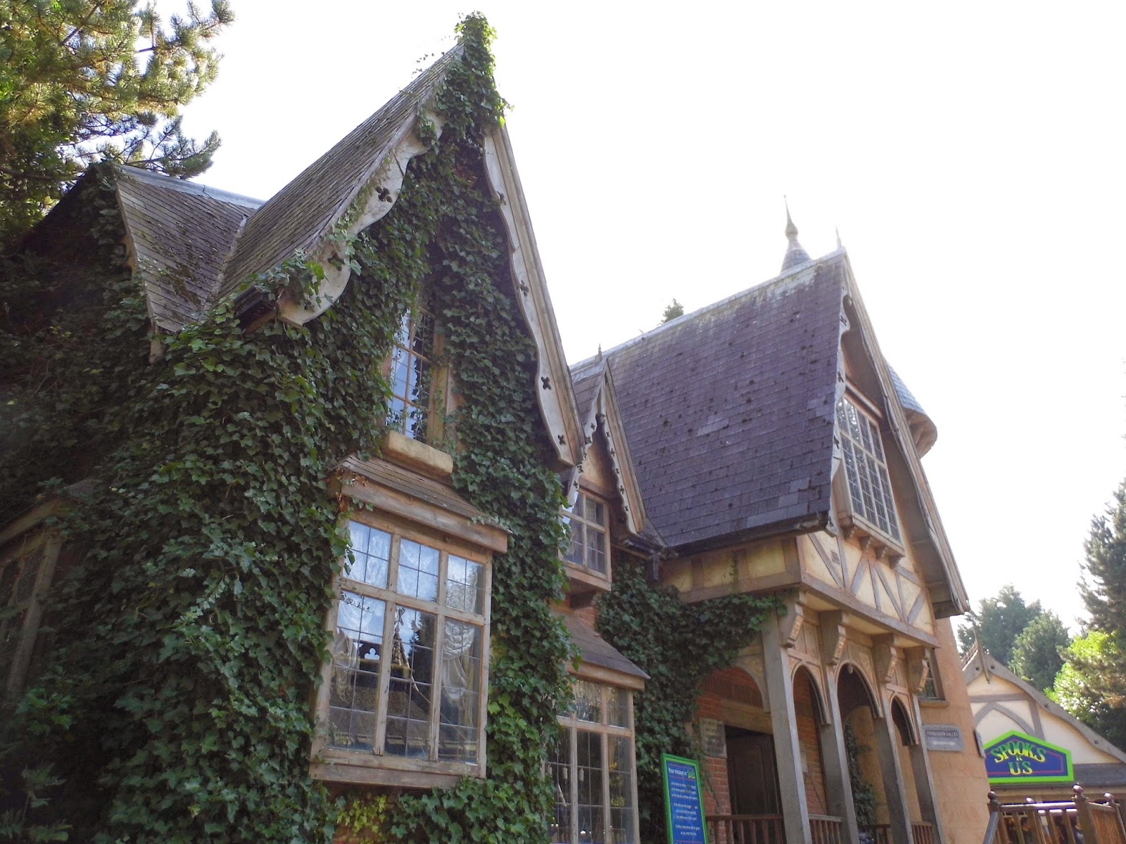 Arfon.net The Art of Arfon Jones: Monster Memories: The Alton Towers ...