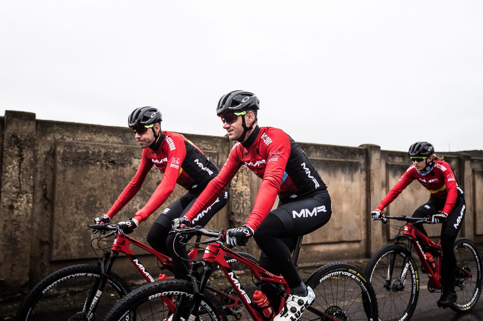 HUTCHINSON Y MMR FACTORY RACING TEAM UNEN SUS CAMINOS LOS DOS PROXIMOS ...