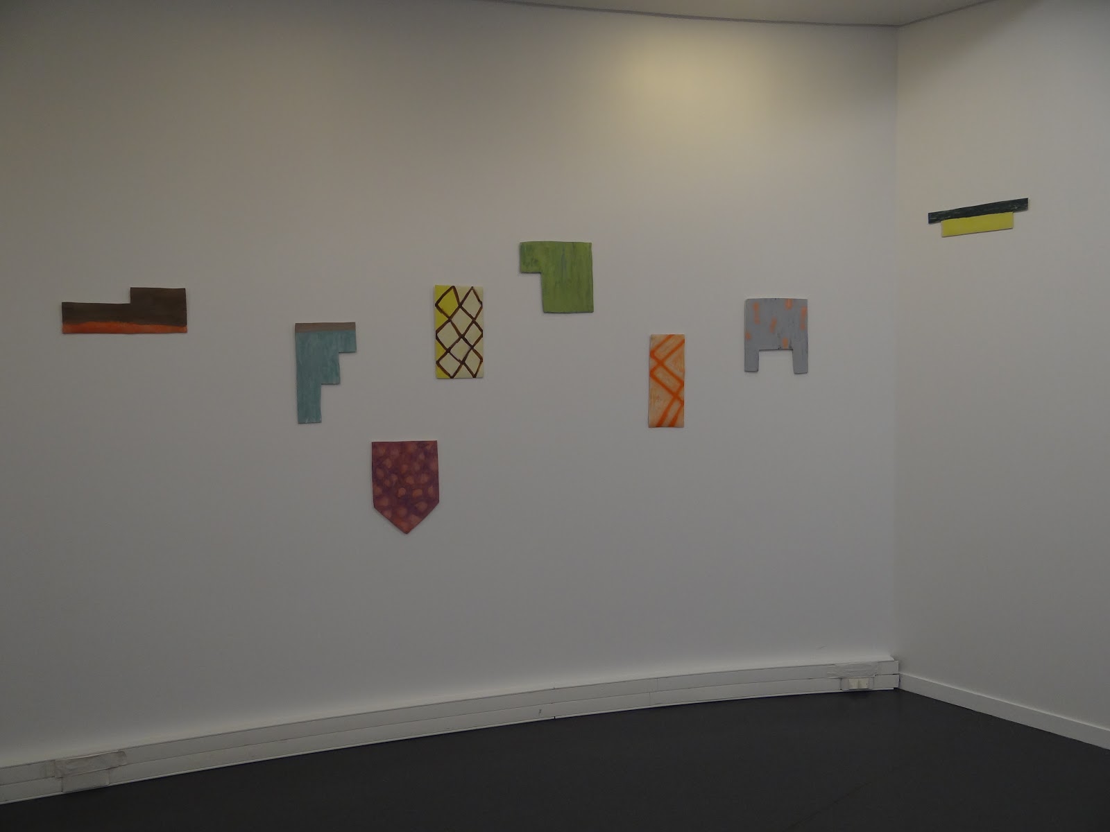 Flavie Cournil: Lignes Simples, Formes Plates