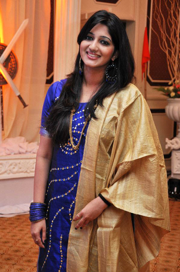 South Indian Girls: Vijay TV Anchor Divya Latest Cute Stills, Divya ...