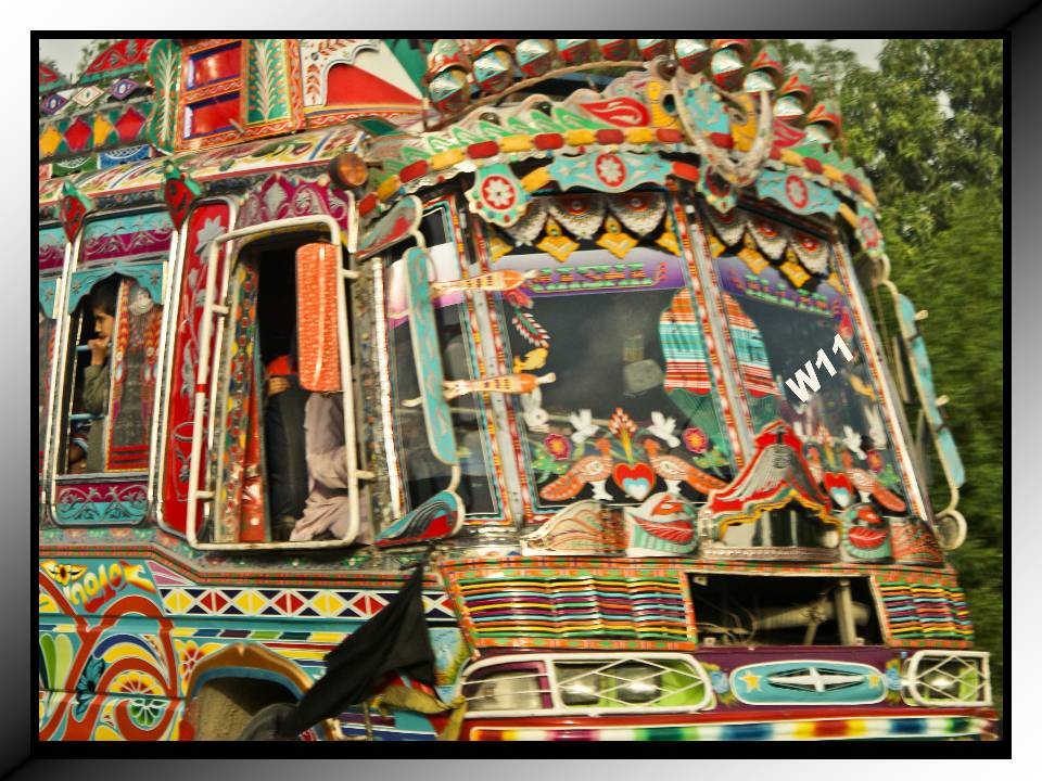 Spreebird-Trend and Culture: W-11 The famous Mini bus of Karachi