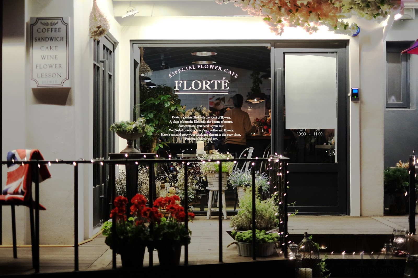 Florte Flower Bar Cafe, Seoul Hongdae 플로르떼 꽃 카페-서울 홍대 - Mini en Monde