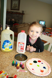 The Laber Family: Color Changing Milk = Tie Dye fun!