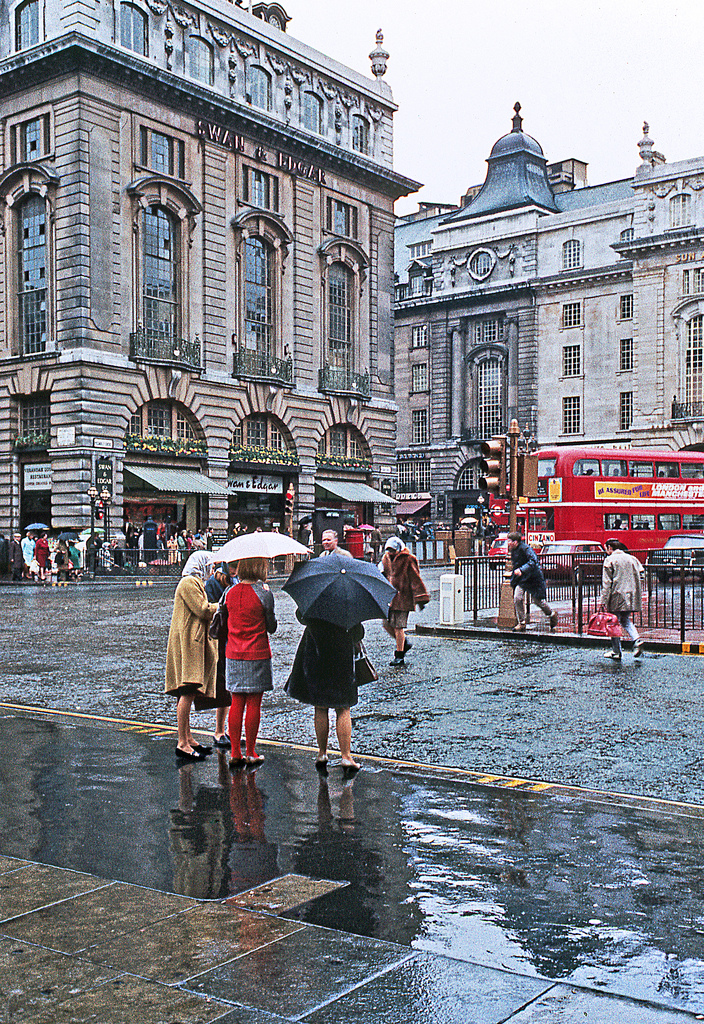 44 Impressive Color Photos of London in the 1960s That Make You Want to ...