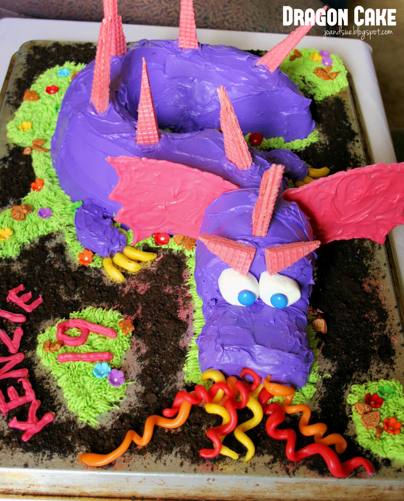 Jo and Sue: Dragon Cake