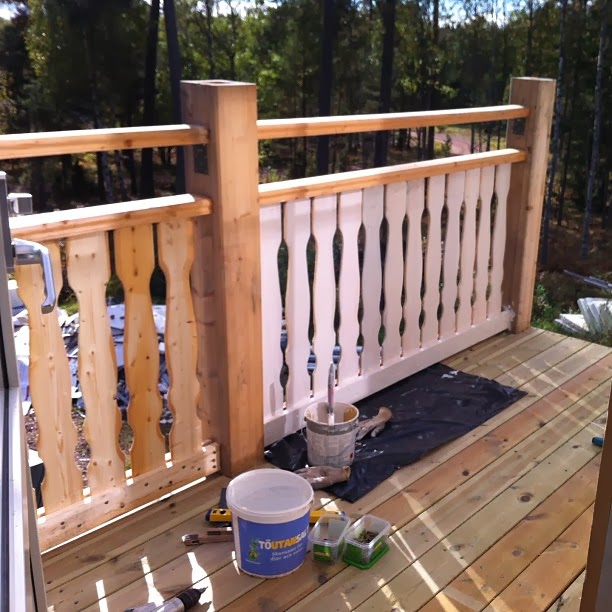 Vita villan på Tegelbacken: Balkong-bygge.