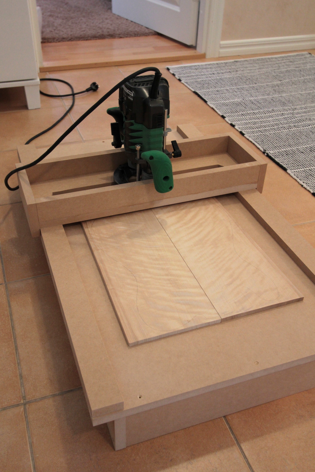 Soitinrakennus / Guitar Building: Yläjyrsimen käyttö plaanaukseen ...