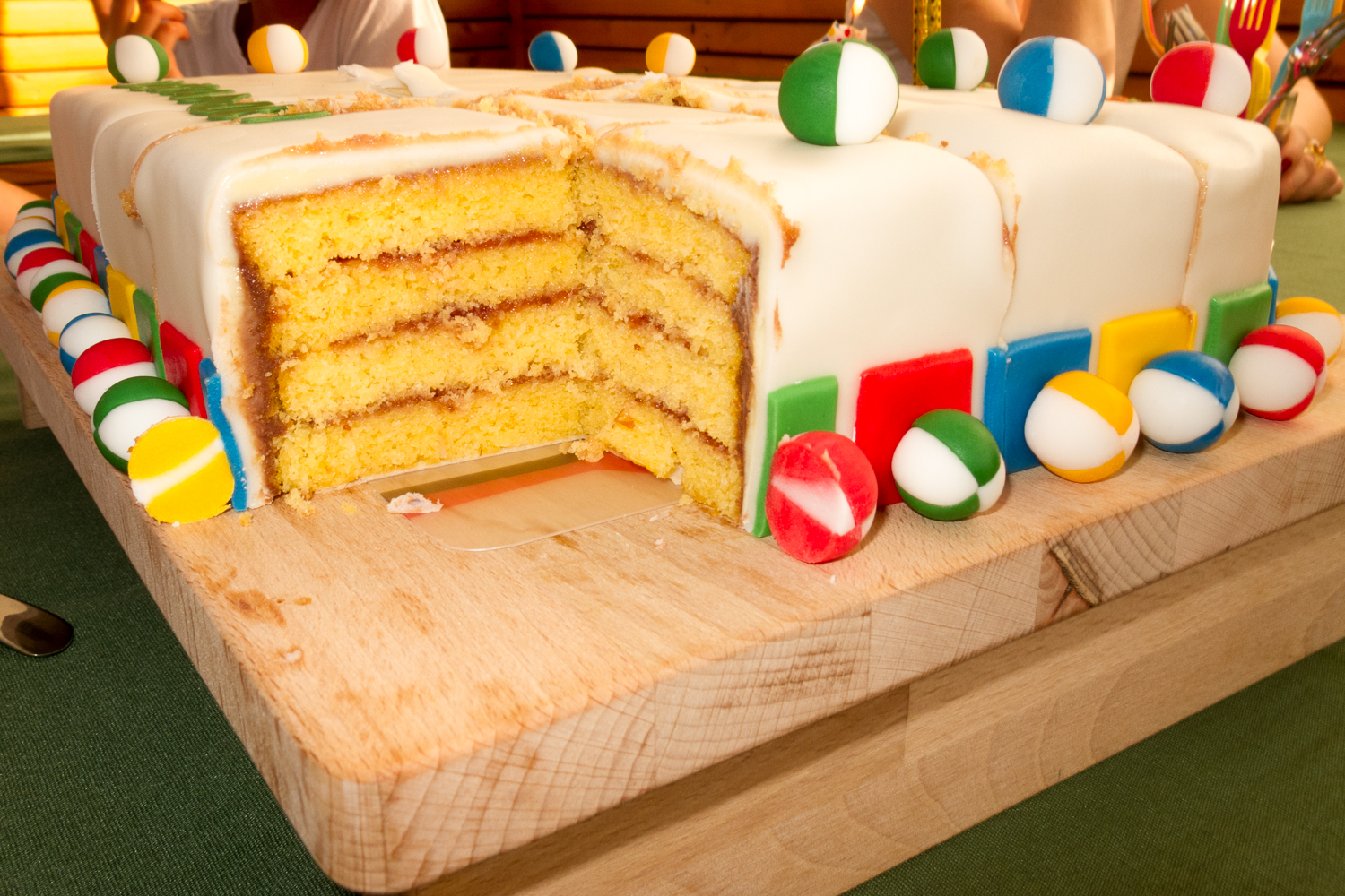 "Rot-Knäppchen" backt...: 29.08.2015 - Bälle-Torte für Alexander's 1 ...