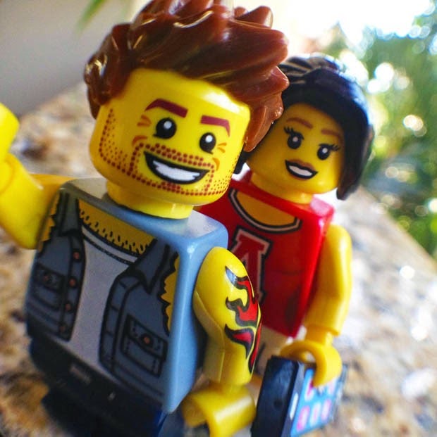 Fotos artísticas de bonecos de Lego viram exposição no Rio | dando um rolé