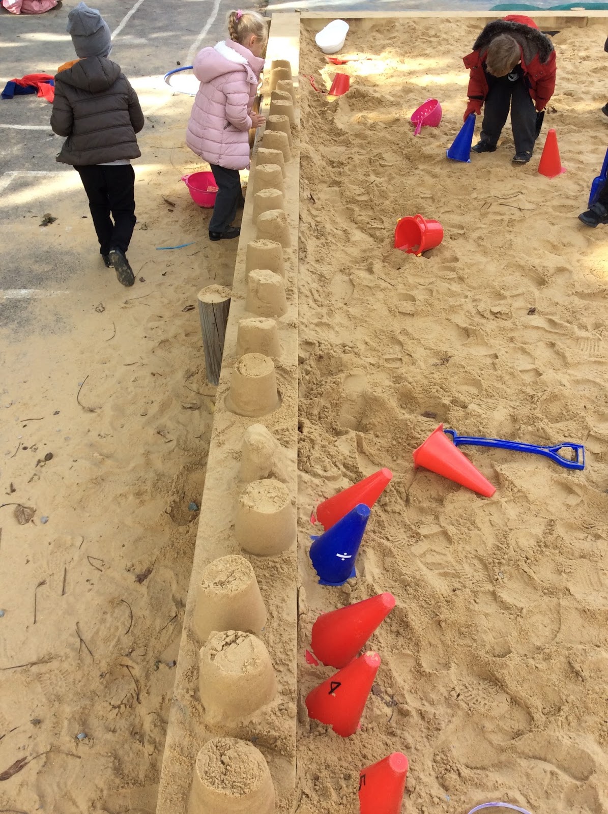 Mead Primary: The great sand castle challenge