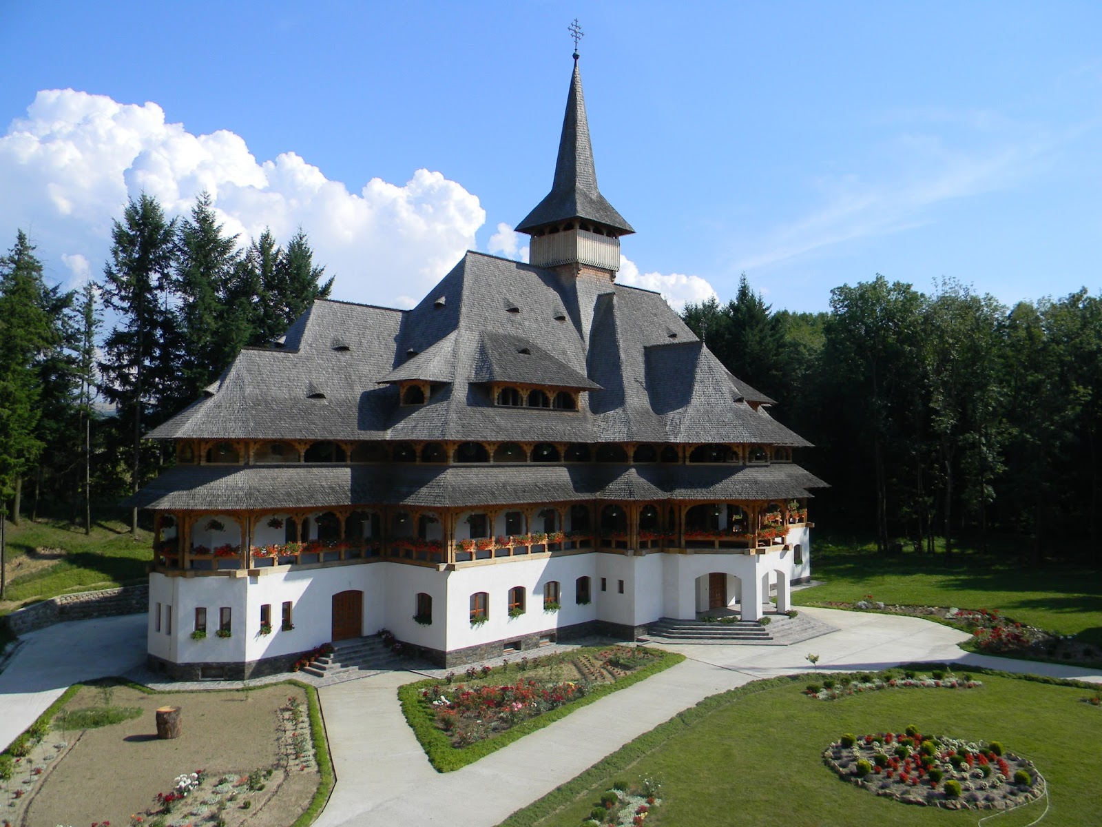 Blog de Calatorii si Drumetii Montane.: Manastirea Peri din Sapanta ...