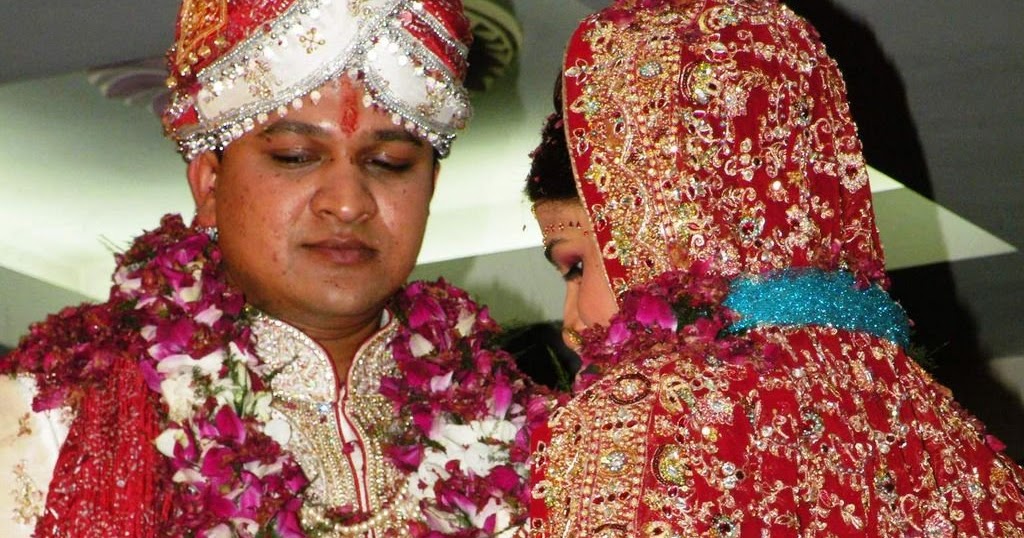 Local style: Marwari brides and grooms in traditional dress