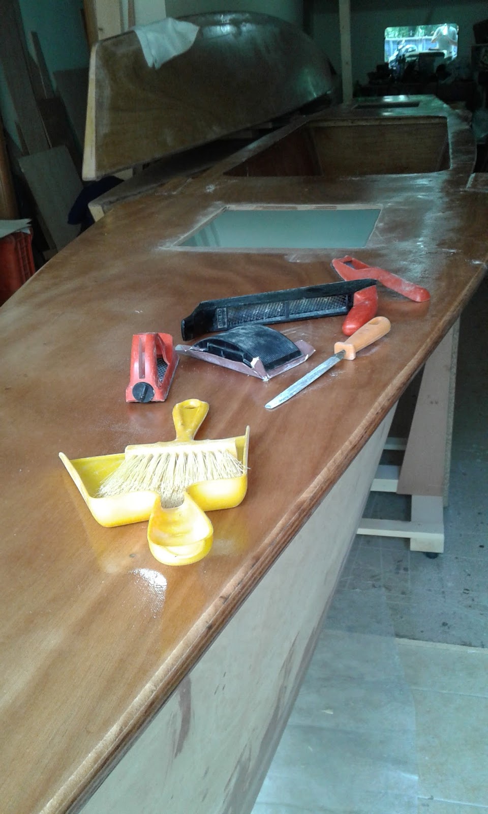 Building a Seaclipper 20 in Italy: Fiberglassing the vaka (3)