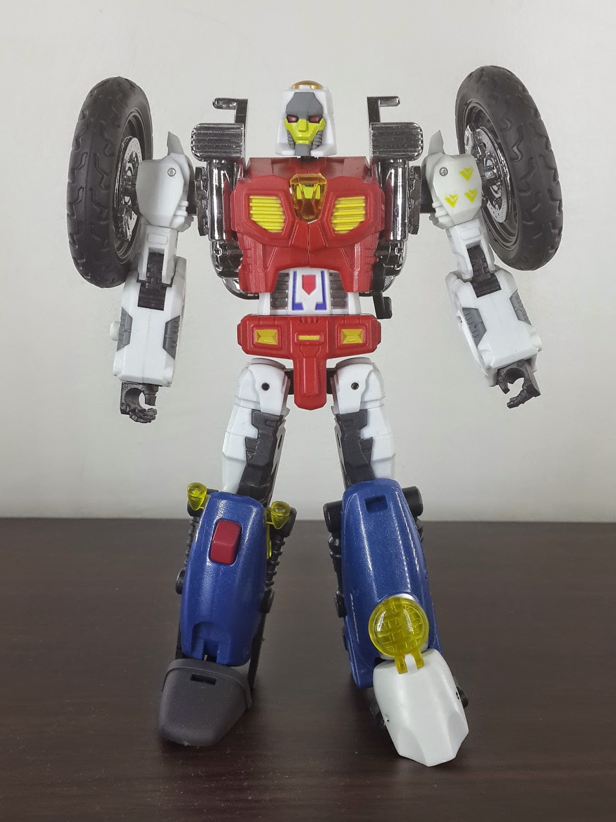 Blog Transformers.com: 1120: DX9 UT-01D Salmoore (AKA Gobots Cy-Kill)
