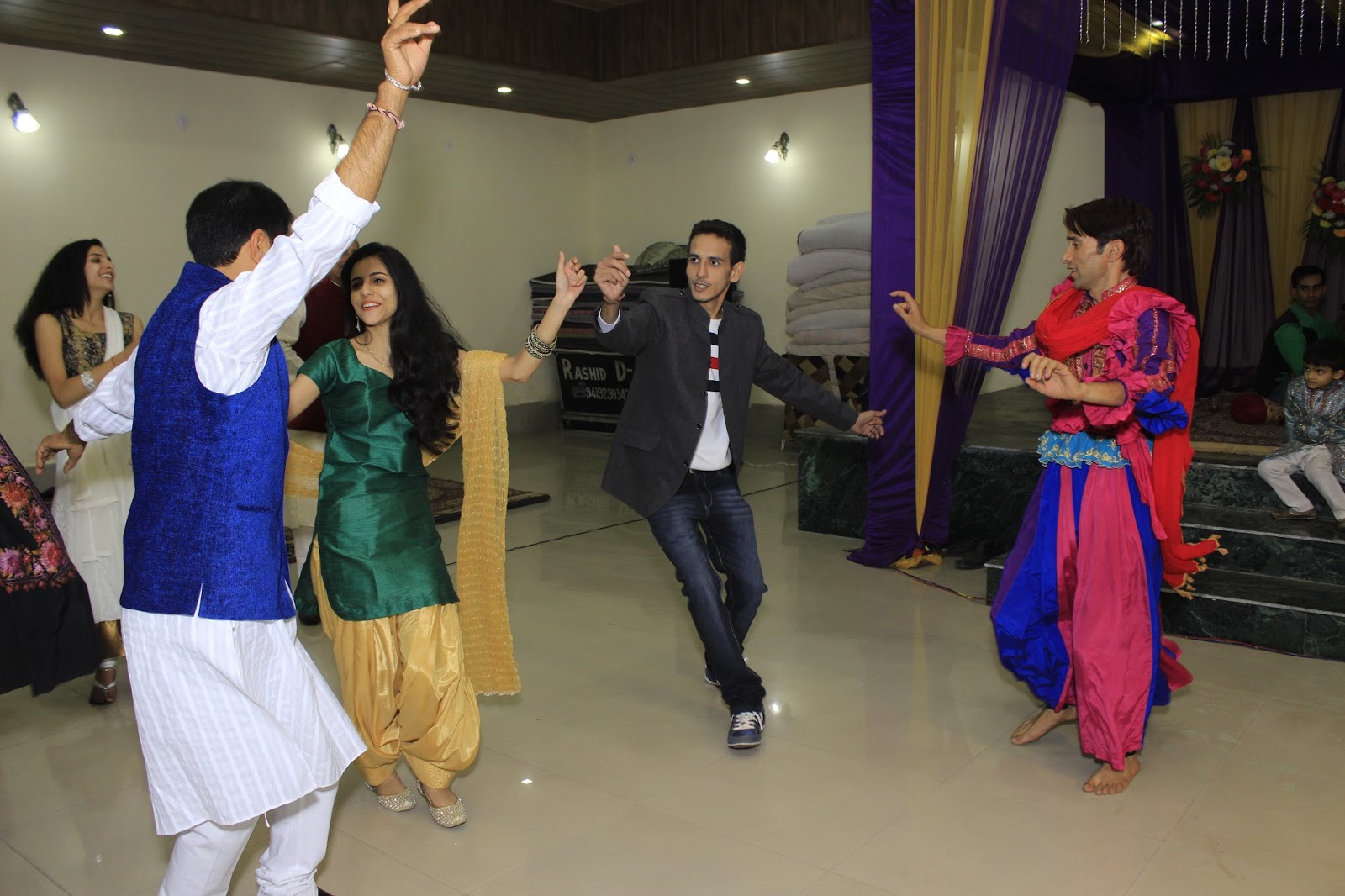 CHINAR SHADE : KASHMIRI MEHNDIRAAT ...A SPECTACLE OF HENNA , SINGING ...