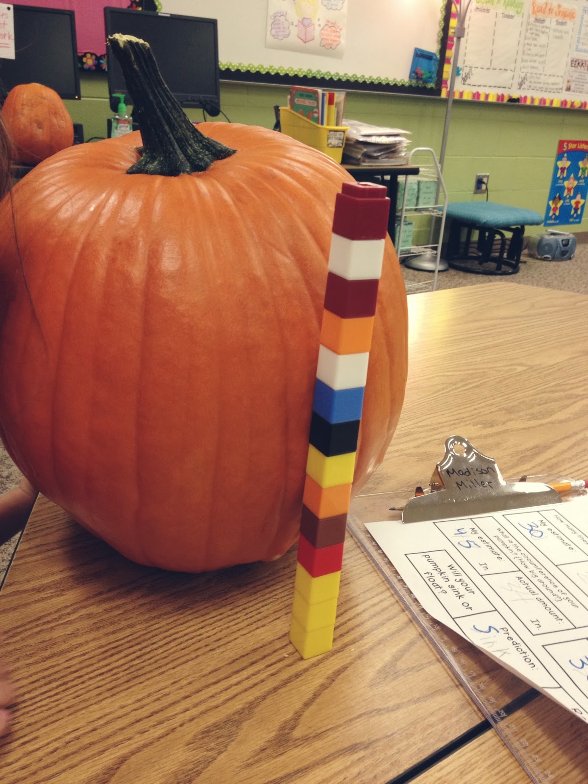 Simply Second Grade: Hello, October! Pumpkin Fun + a FREEBIE