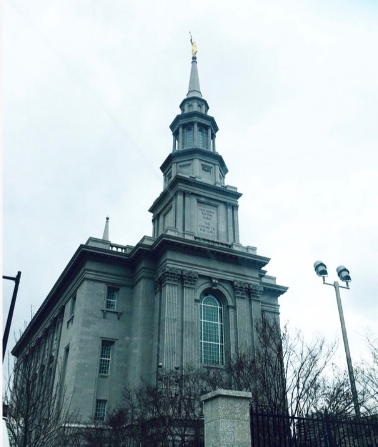 A Harmonious Combination : Chelsea's First Temple Trip!