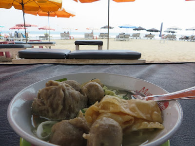 Bakso Gerobak Biru - Pantai Double Six, Bali - Kuliner Pinggir Jalan