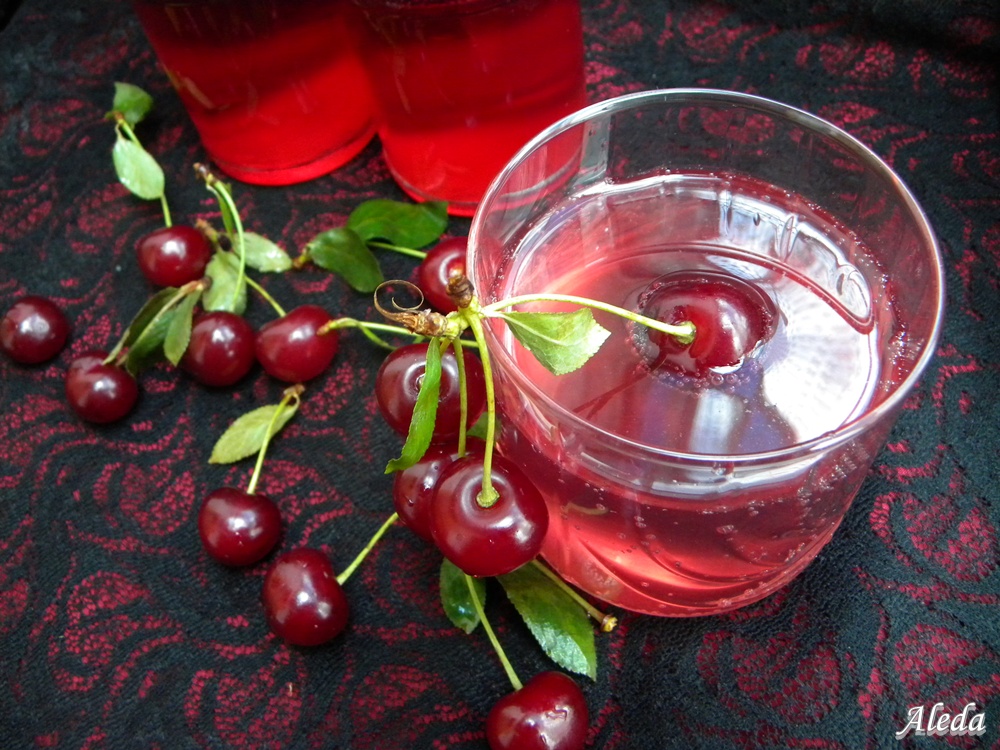 Aleda konyhája: Meggyszörp és meggy süteménybe