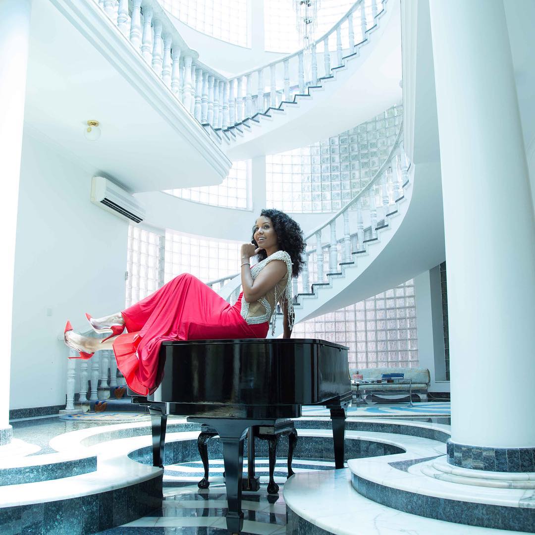 Jacqueline Ntuyabaliwe Mengi poses In New lovely Photo...She looks Cute ...