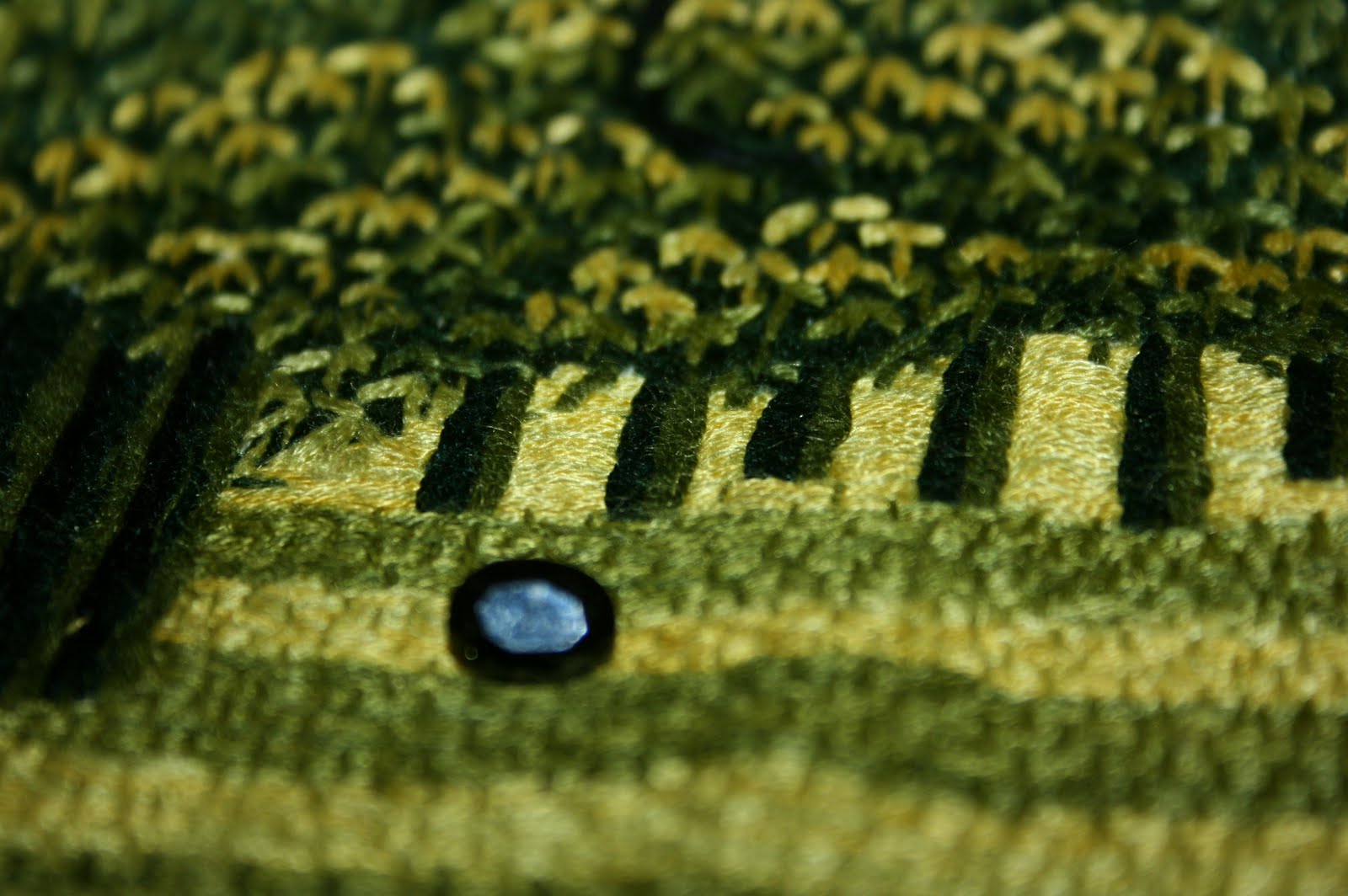 MISTIK ALAM BUNIAN: Batu Serai Hitam