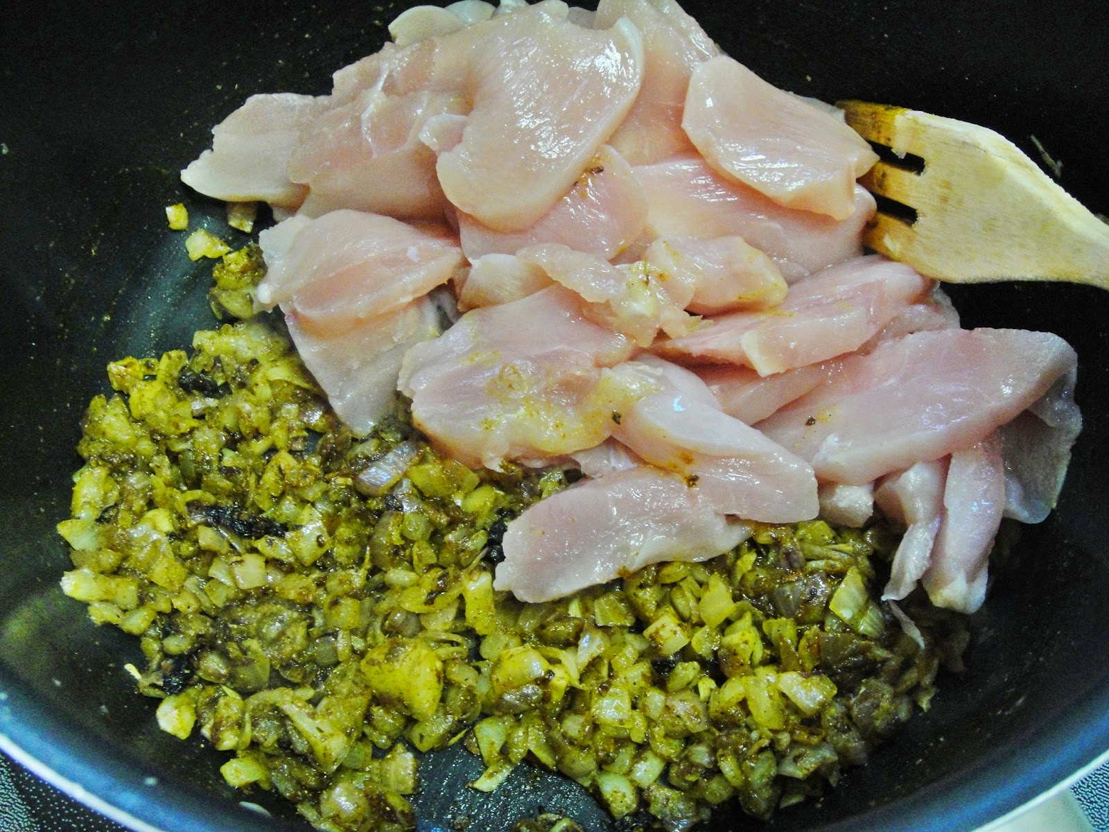 Maryam's Culinary Wonders: 762. Iraqi Chicken Tashreeb Express