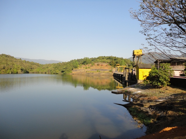 As I Explore .....: Tilari Dam, Dodamarg