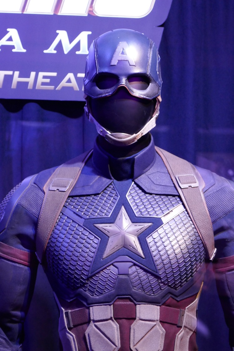 Hollywood Movie Costumes and Props: Captain Marvel and Captain America ...