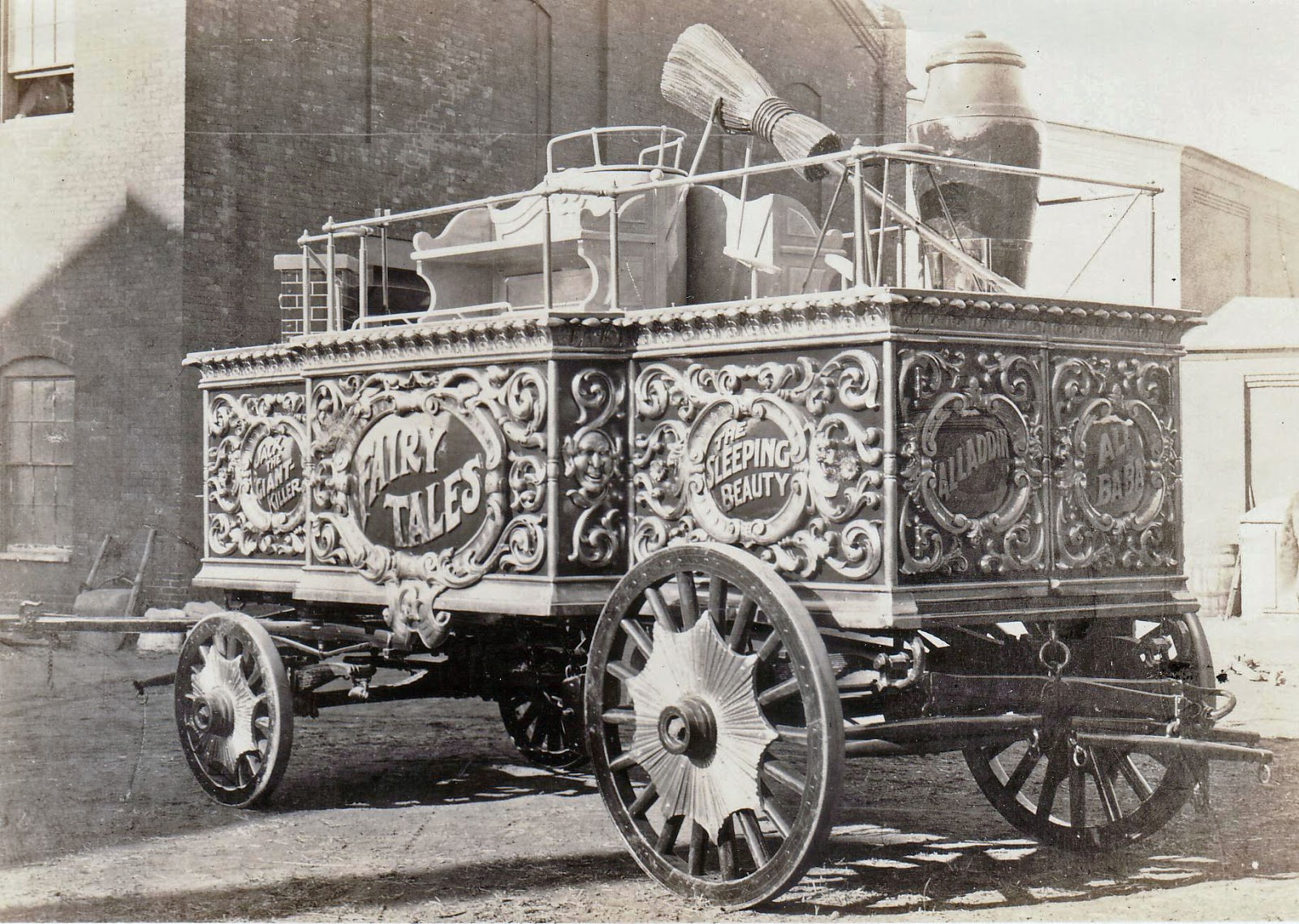 Buckles Blog: Parade Wagons #7