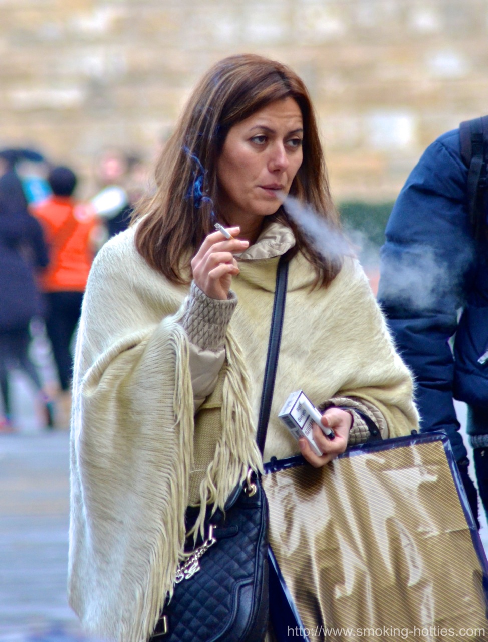 The exhale – Smoking Hotties