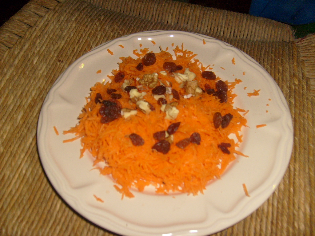 Boszorkánykonyha: Recept: Répa-mazsola-dió saláta